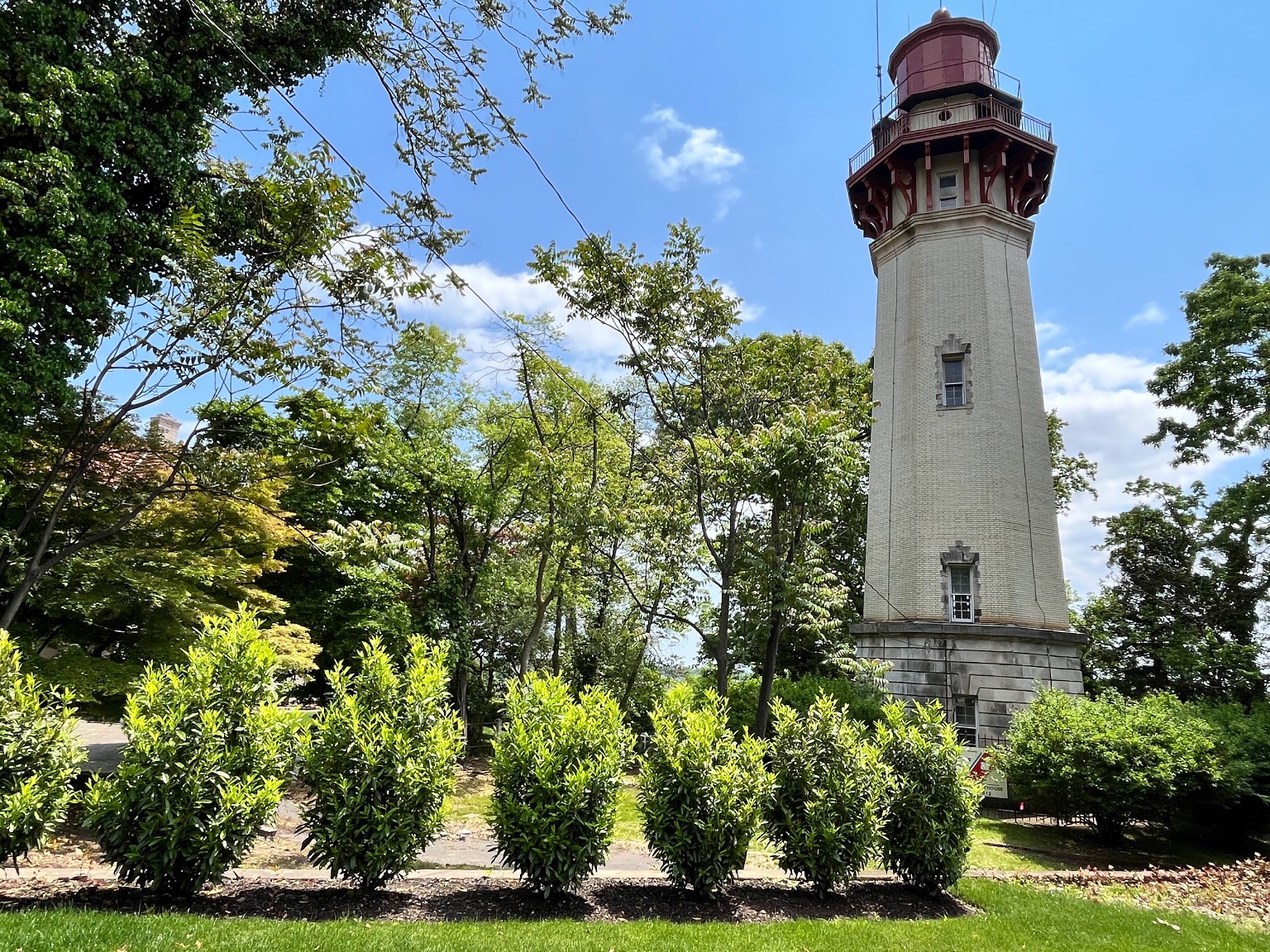 Day Trips: Lighthouse Lovers Visit 10 Lighthouses in One Day for Staten ...